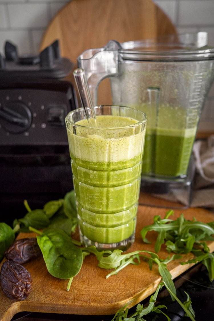 Green Smoothie Rezept mit Spinat, Feldsalat, Rucola und Brokkoli ...